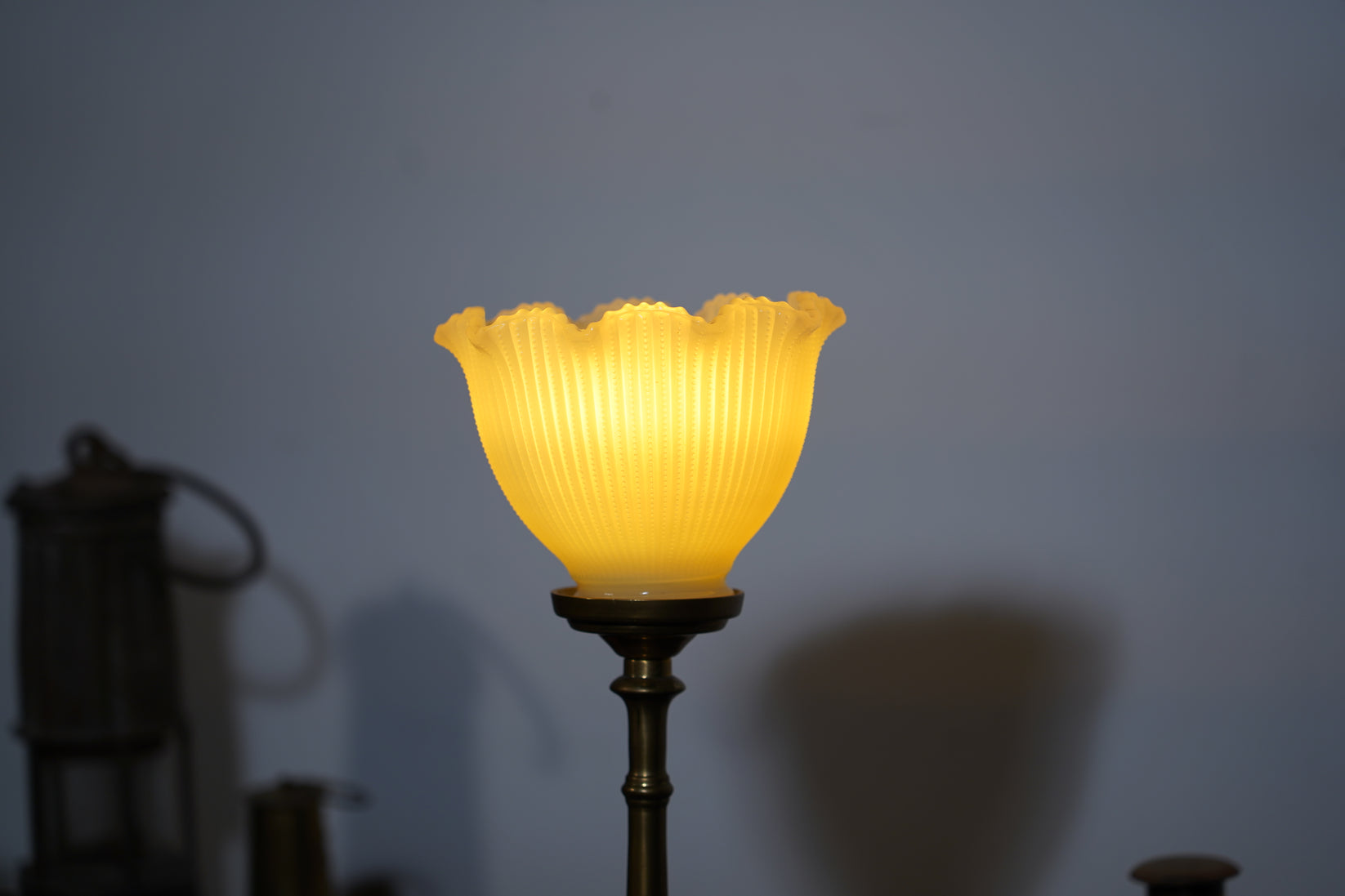 Luxor - Vintage-style Solid Brass Table Lamp with Creamy White Lampsha ...