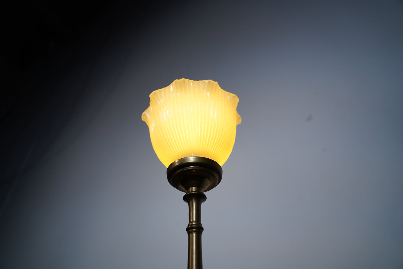 Luxor - Vintage-style Solid Brass Table Lamp with Creamy White Lampsha ...