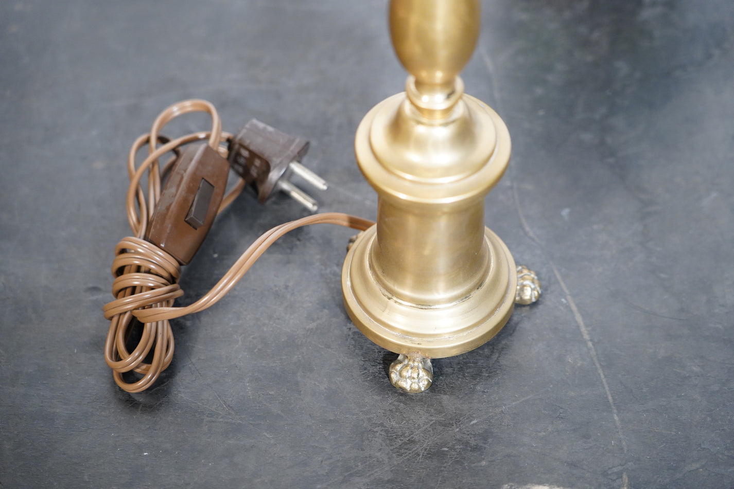 Luxor - Vintage-style Solid Brass Table Lamp with Creamy White Lampsha ...